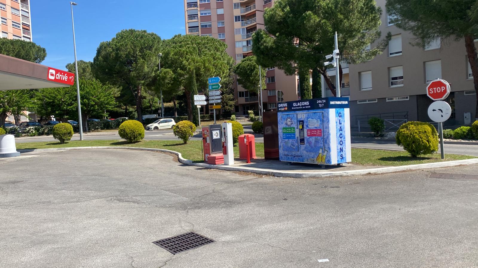ICE STORE SALON DE PROVENCE - CARREFOUR - ICE STORE | Distributeur de ...